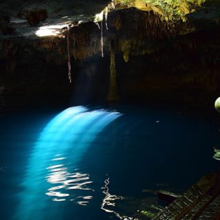 Cenote Kin Há - Una hermosa caverna con aguas azules